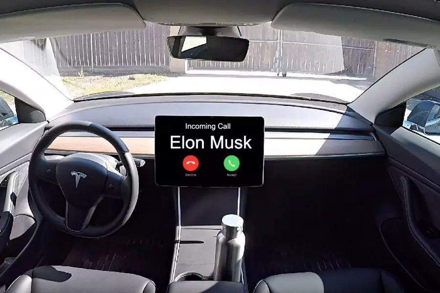 Video zənglər TESLA Avtomobillərin görünür