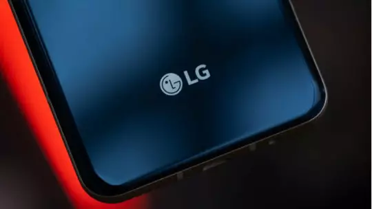 LG atlaisvins išmanųjį telefoną su besisukančiu ekranu