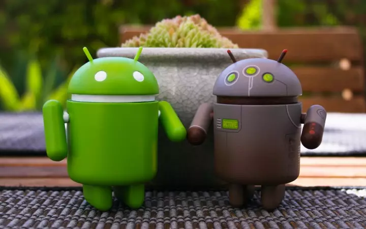 Google-Android- జంట-డెస్క్టాప్. JPG