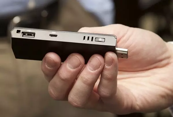 MiniSforum S40 - PC Flash Drive dengan Prosesor Danau Intel Gemini dan dua Layar Dukungan