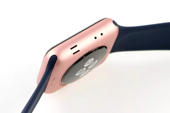 AppleWatch2_left_side.jpg.