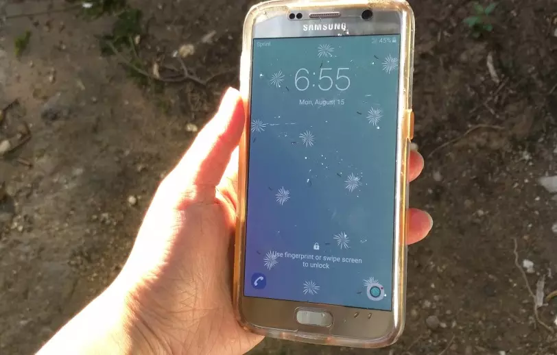Galaxy S7 è caduto nel tuffo in due ore resistenti al lago in acqua