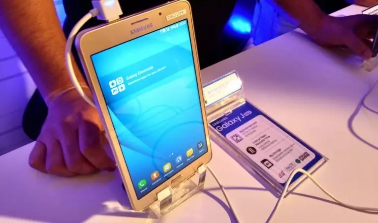 Samsung tutvustas Galaxy J max 7-tollise ekraaniga