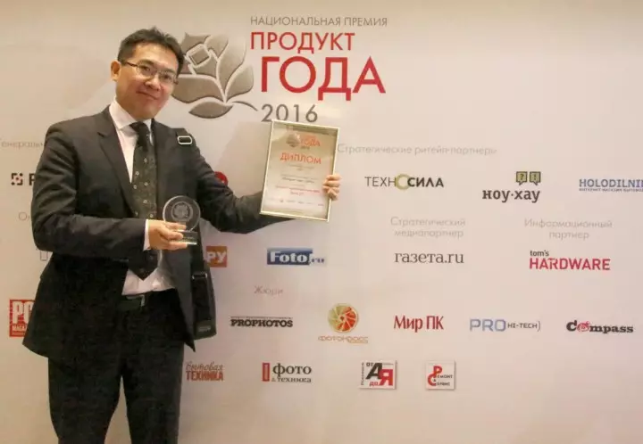 I-ZTE Blade-V6-Award-Russia_1-1-1-1600X1108.jpg