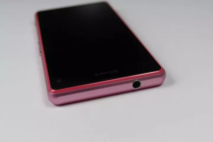 Sonyz1Compact-Top.jpg ။