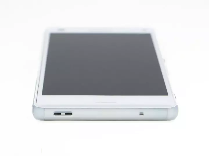 sonyxperiaz3compact-bottom.jpg