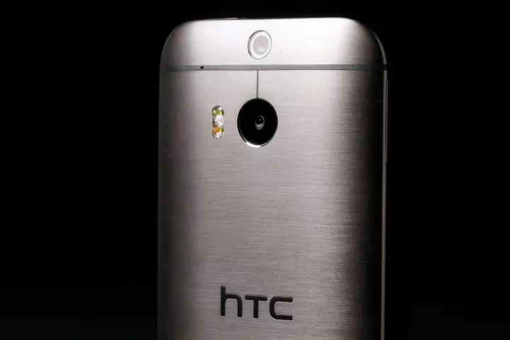 HTC-ONE-M8バックトップカメラjpg