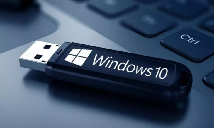 unitat flash d'arrencada amb Windows 10: com crear i quins programes calen