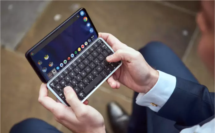 Astro Slide 5G - Smartphone e nang le keyboard ea 'mele le 5g