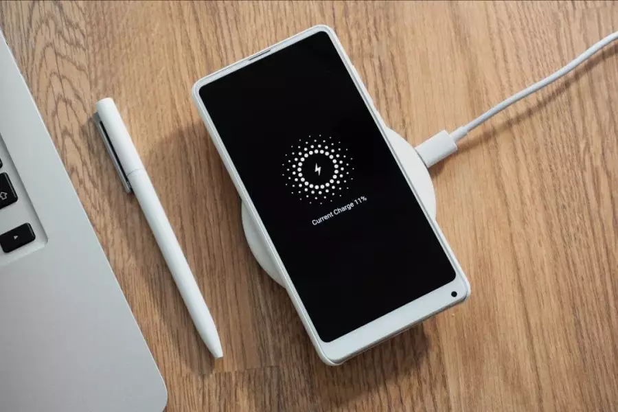 Smartphones 2021 will be charged without wires in minutes