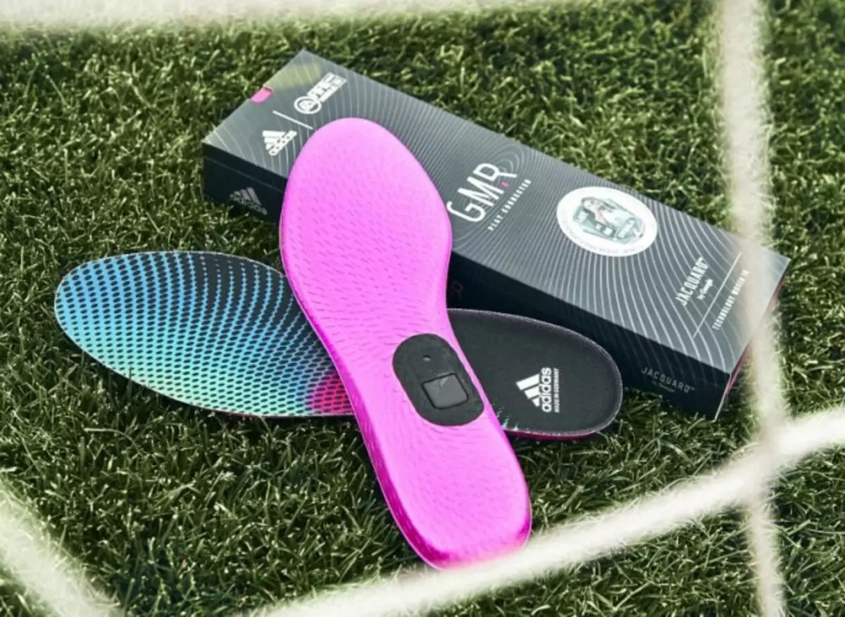 New smart insole adidas mixes football and mobile game