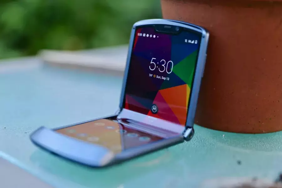 Motorola Razr (2020) arzan ýapylýar smartfon bolar