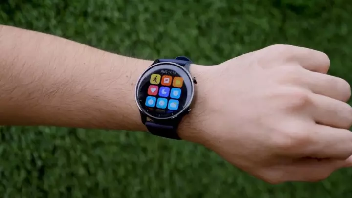 Xiaomi a introdus un ceas inteligent, coloană inteligentă și adidași