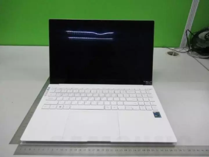 Очаквайте Samsung Galaxy Book Pro и Pro книги 360 се появи на оказване и живи снимки 20946_1