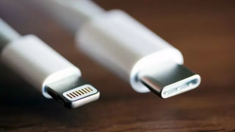 IPhone Yurub waxaa lagu siin doonaa deked USB-C