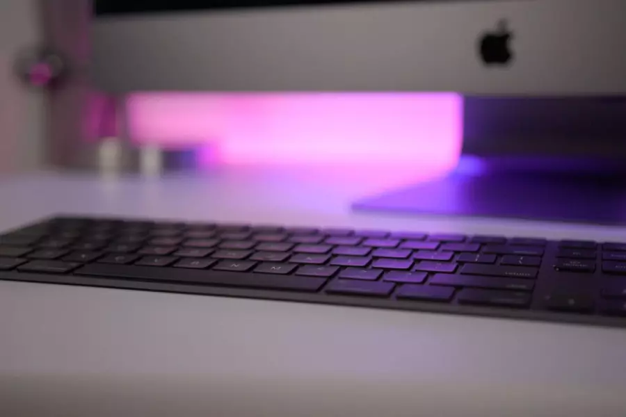 Die zukünftige iMac verwandelt sich mit einer eingebauten Tastatur in ein mobiles Gerät.