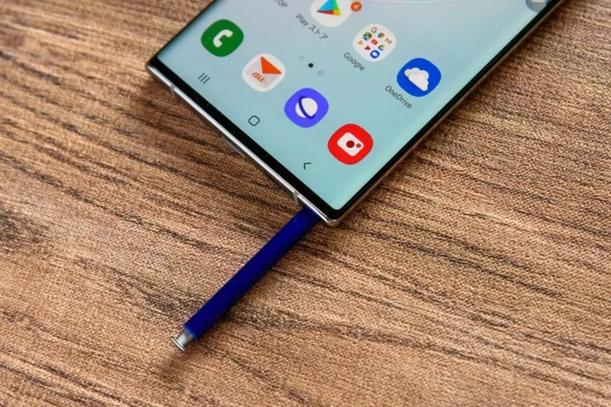 Samsung memperkenalkan versi "ringan" Galaxy S10 dan Galaxy Note 10