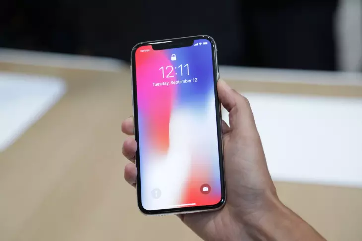 I proprietari dell'iPhone X si lamentano dei problemi con la batteria