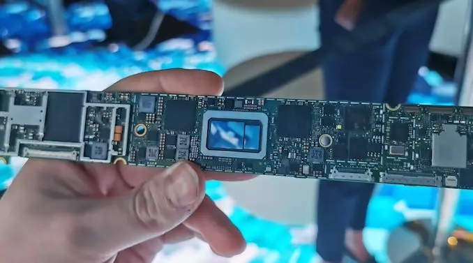 Intel yntrodusearre Intel Core 11-generaasje-prosessen foar tinne en ljochte laptops