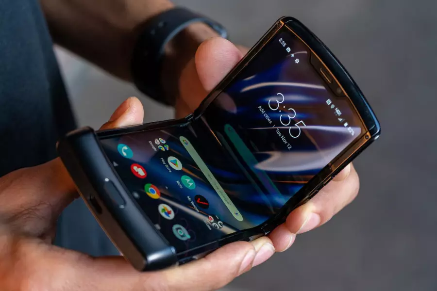 Lafen Folding Motorola Razr gëtt ausgestallt wéinst senger héijer Popularitéit