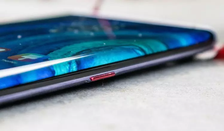 Huawei P40 Proはディスプレイをすべての側面に湾曲させます