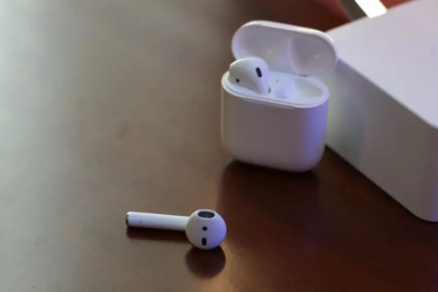 Gläich, verluer de berühmte Sänger 33 Puer airpods bis zu 6.000 $