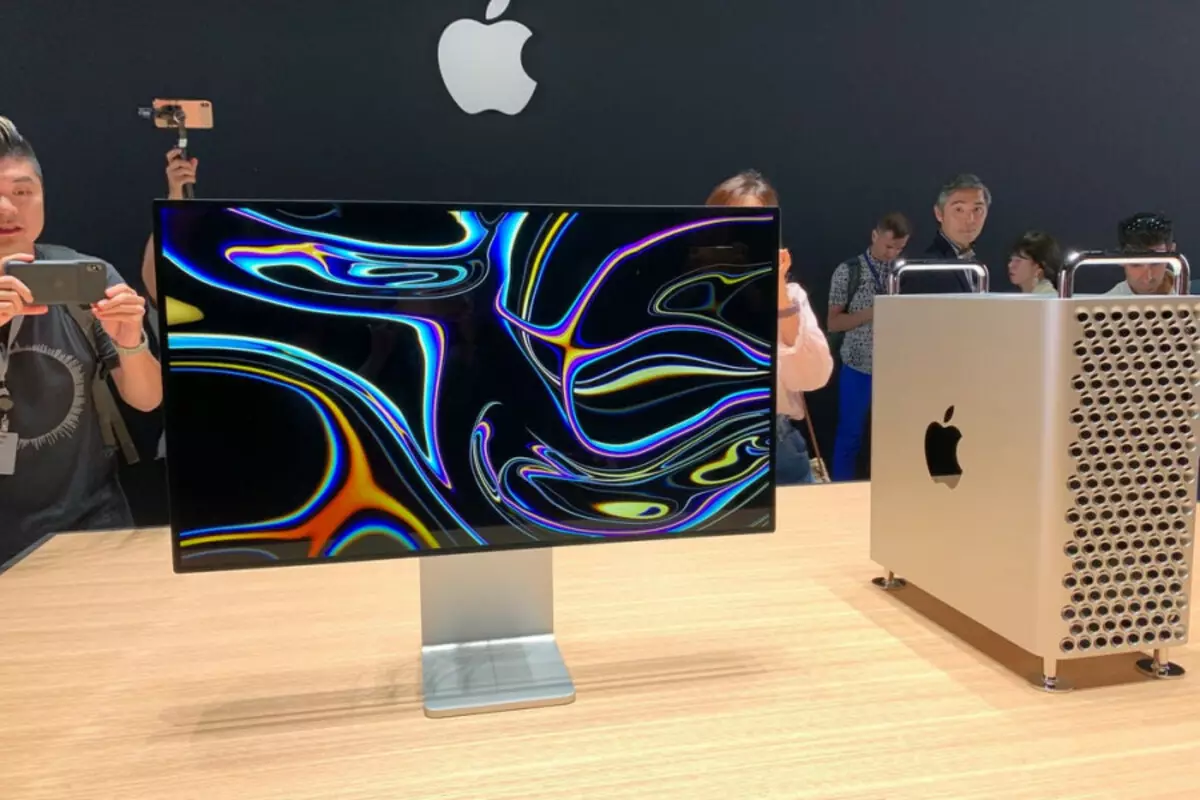 Apple: Clear Monitor Pro Display XDR od strane obične tkanine