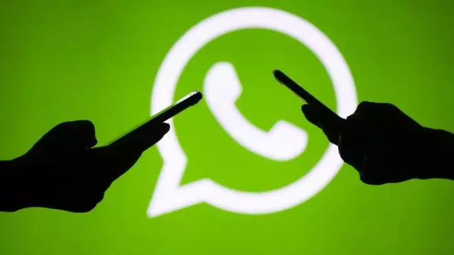 Ní bheidh na milliúin úsáideoirí in ann Whatsapp a úsáid ó mhí Feabhra