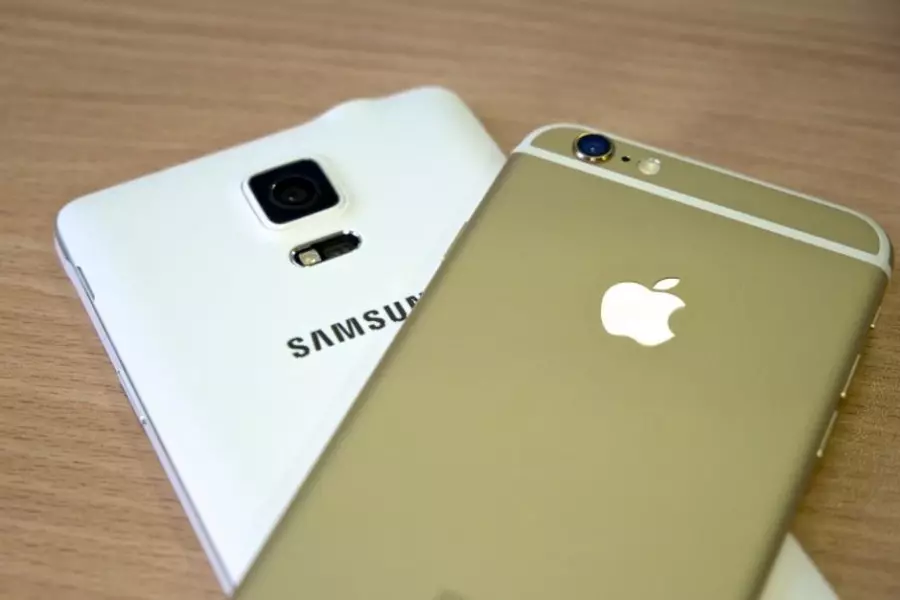 Apple iyo Samsung ayaa la xareeyay shucaaca ka yimid taleefannada casriga ah