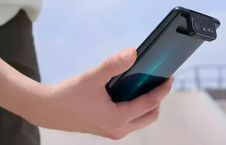 Asus ngrilis smartphone pertama ing donya kanthi camconder triple