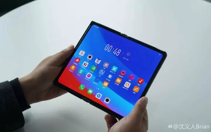 OPPO-FOLDABLE-4.jpg