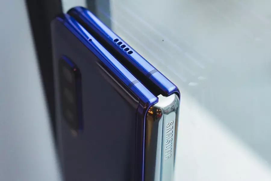 Samsung publiera un smartphone pliant de classe moyenne disponible disponible
