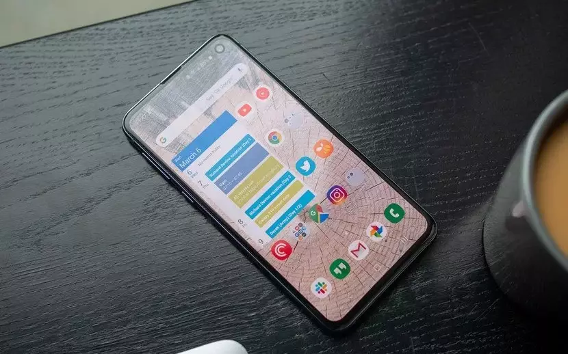 Samsung befêstige de snelheidslater fan Galaxy S10 Lite