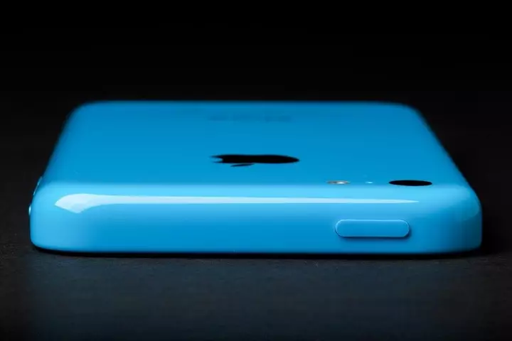 Apple iPhone-5c-top-1500x1000.jpg