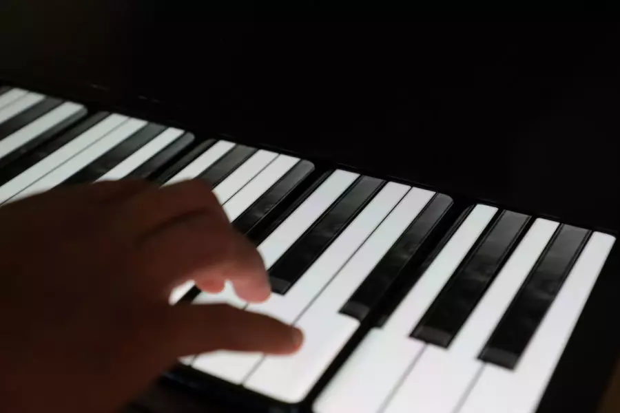 OnePlus ginawa ng isang piano ng 17 smartphone OnePlus 7T Pro