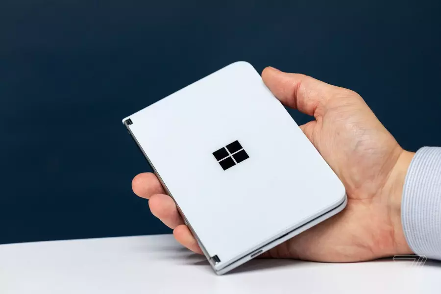 Microsoft a ouvert des pré-commandes pour un duo de surface smartphone à deux écrans