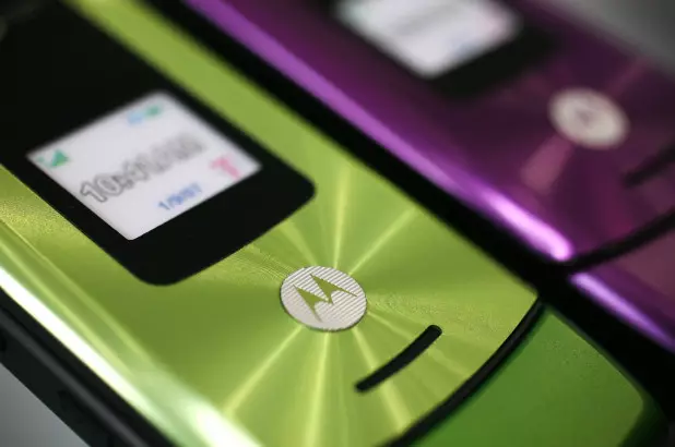 Motorola bude v novembri predstaviť skladací smartphone Razr