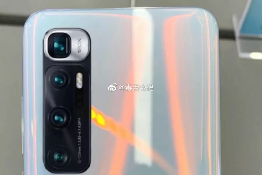 Xiaomi frigiver den første smartphone med et underårskammer