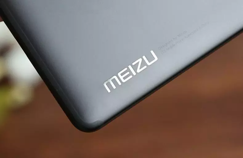 Meizu 18 will receive a top processor, but not a charging unit. And the smart watches will be announced with it