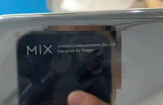 የ በማጠፍ Xiaomi ሚ ቅንብር ቀፎ አዲስ ምስሎች የተጣራ ላይ ታየ