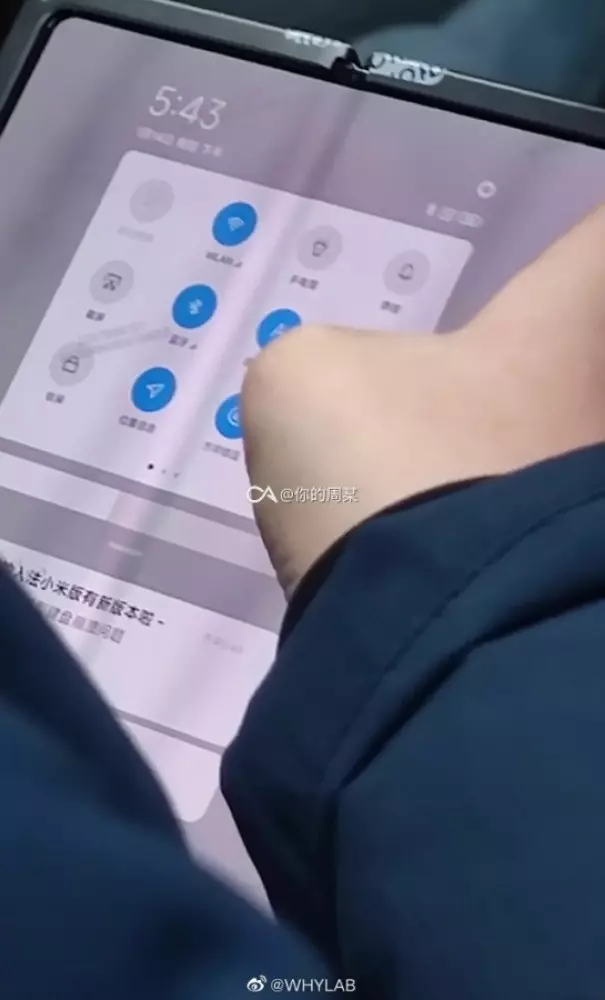 Składane urządzenie Xiaomi pojawiło się na zdjęciach na żywo 35571_1