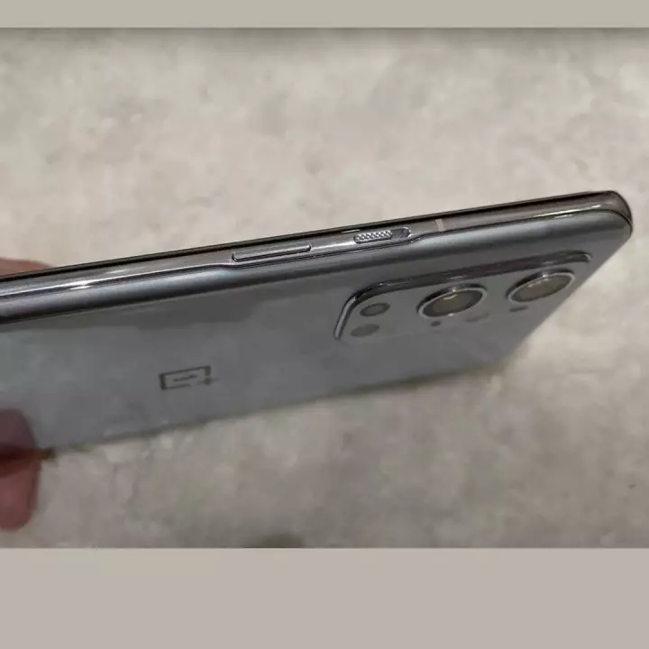 OnePlus 9 Pro ferskynde earst op live foto's 35589_5