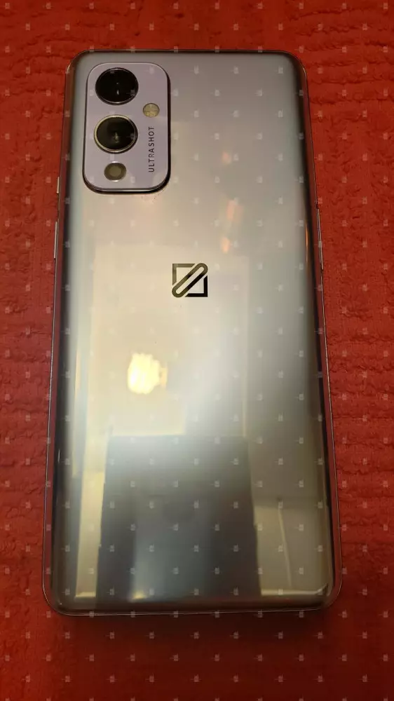 OnePlus 9 се појави на фотографии во живо 35592_2