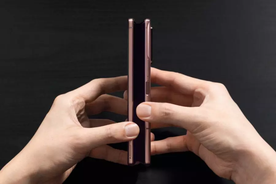 Galaxy Z Fold 2 - новы складаны смартфон з велізарным 7,6-цалевым дысплеем
