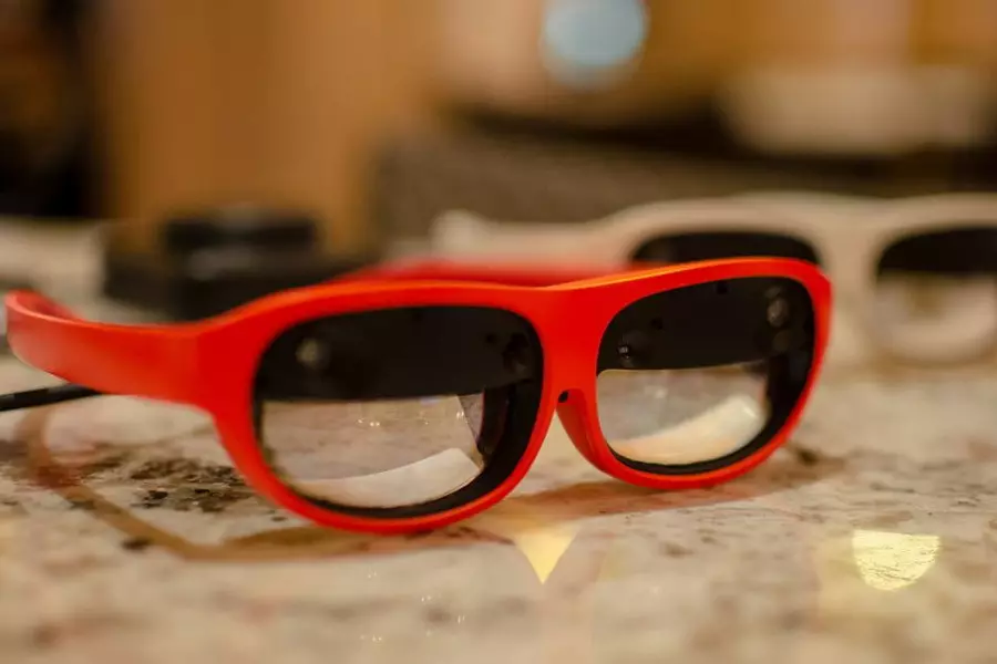 Nreal ha introdotto la realtà aumentata di occhiali compatti
