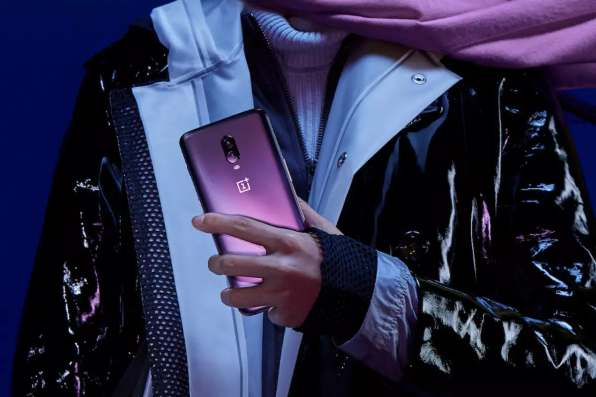 OnePlus بىر چاپان ئېلان قىلىدۇ, لايىھىلەش, بۇنىڭ ئىچىدە رىقابەت بەلگىلىشى مۇمكىن