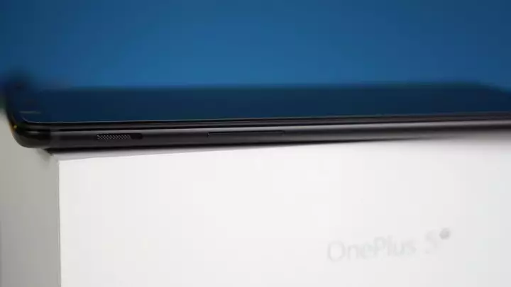 OnePlus5t_right_side.jpg.
