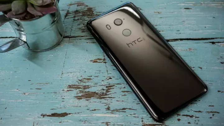 htc_u11_plus.jpg