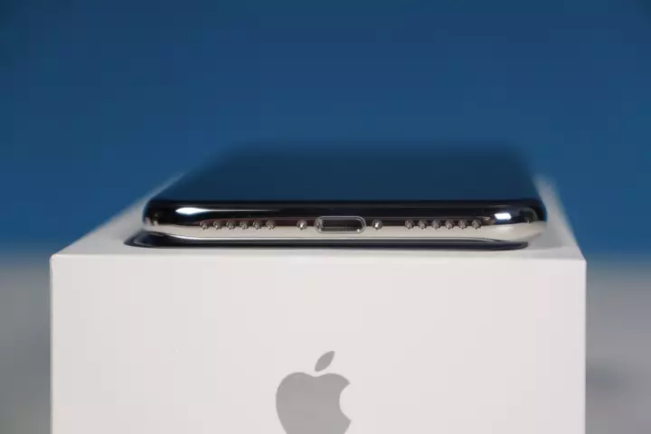 Appleiphonex_Bottom.jpg.