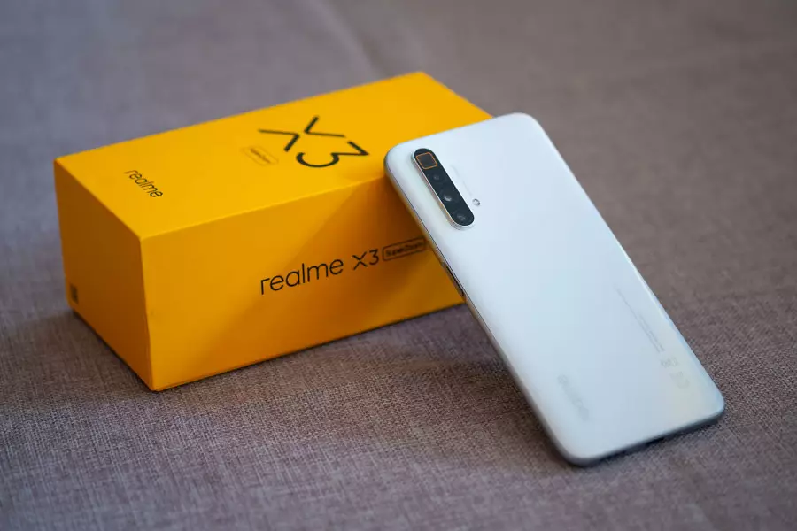 Realme X3 SuperZoom - Smartphone de clasă de mijloc cu zoom 60x